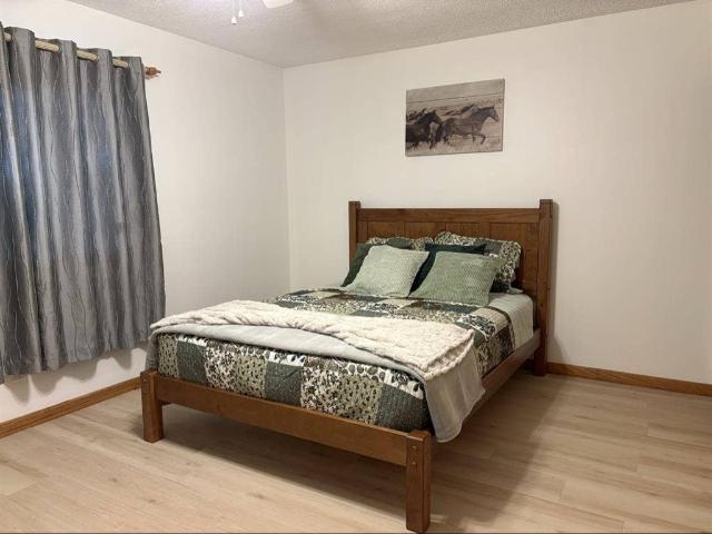 Private Room & Bath in N Akron Burb