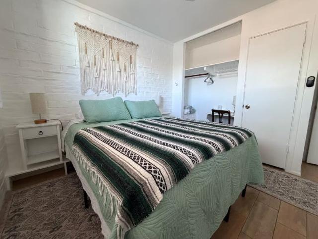 Private Room & Bath in Peaceful Southwest Style