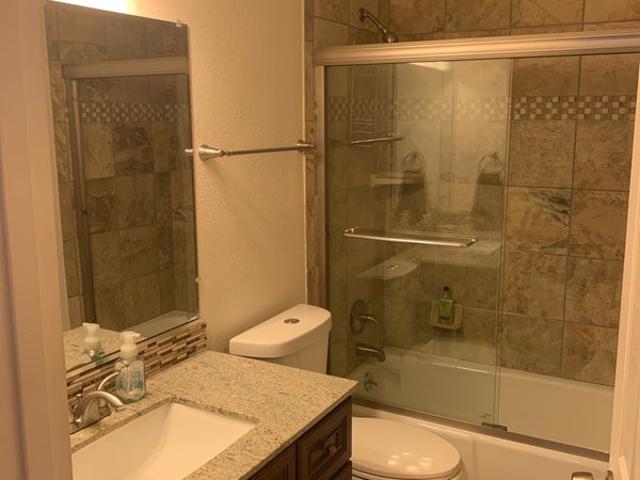Private room & bathroom available for rent