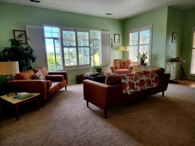 Private room & bathroom with pool and gym access i