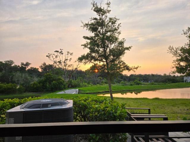 Private Room by Beach, Hanna Park with Lake views