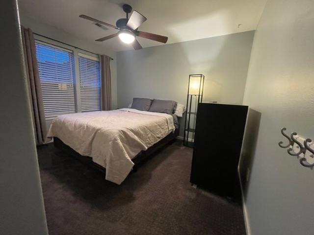 Private Room & Dedicated Bath Near Orenco MAX – Ut