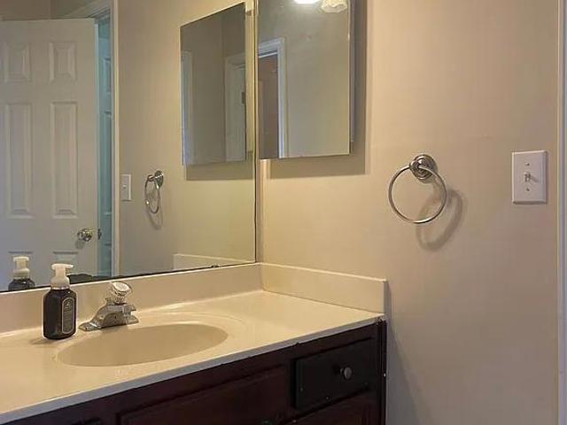 Private Room + Ensuite Bath & Walk In Closet