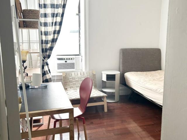 Private Room for female in Washington Heights