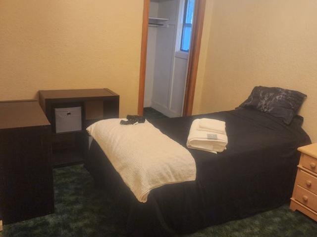 PRIVATE room for Female Professional or Student
