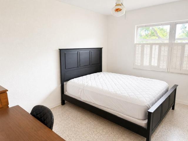 Private Room for Rent – 10 Minutes from USF Tampa