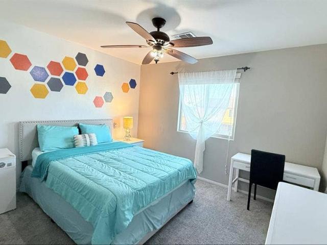 Private room for Rent
