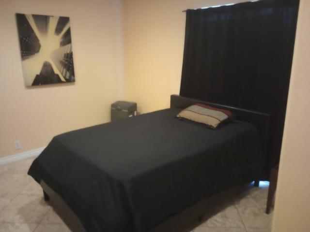 Private room for rent 9 min from downtown