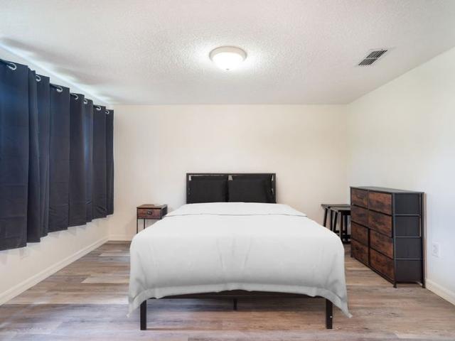 PRIVATE ROOM FOR RENT HUDSON FL