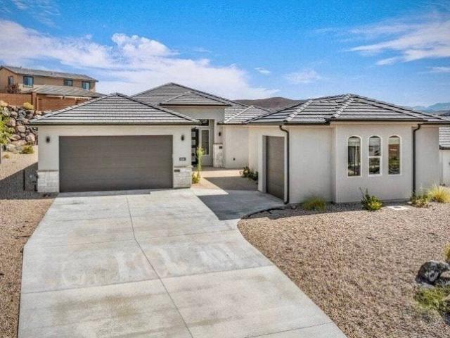 Private room for rent in 3 BR 2 bathroom home