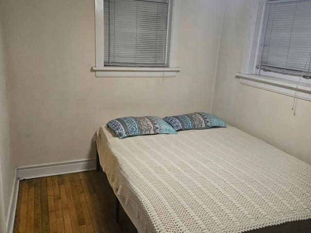 Private room for rent in 2BR Apt