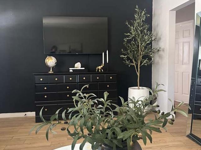Private room for rent in a cozy & beautiful house