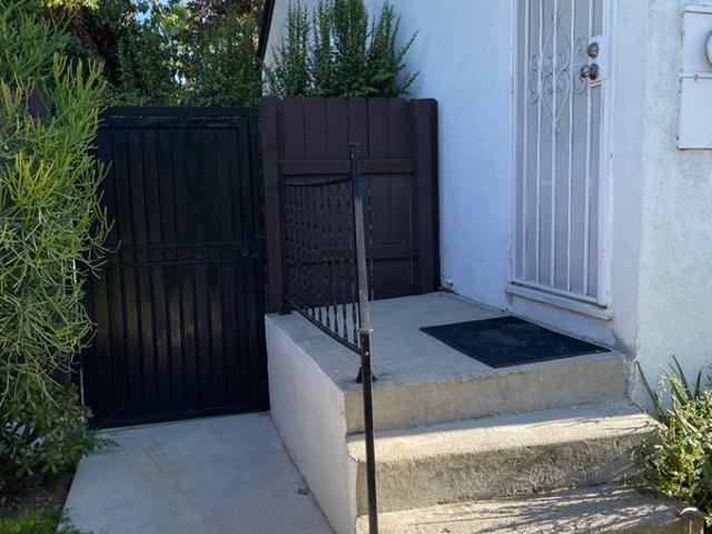 Private Room for Rent in Encino – Private Entrance