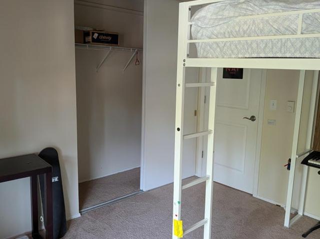 Private room for rent in friendly building
