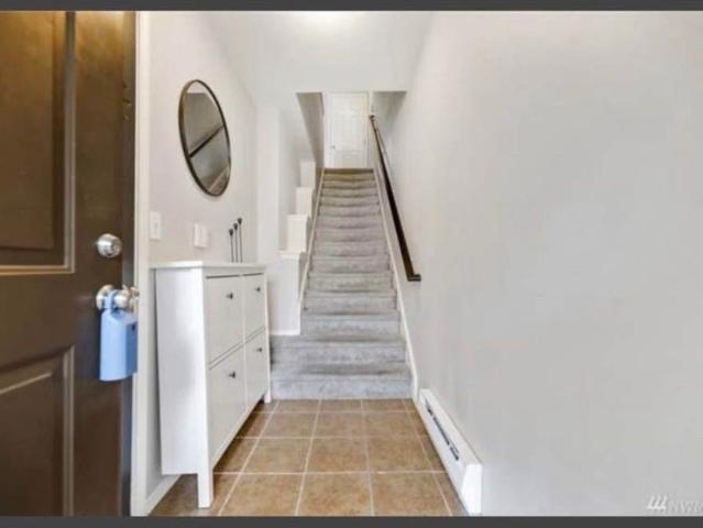 Private Room for Rent in Lynnwood Townhome