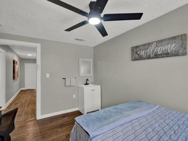 Private Room for Rent in South Houston | Your Own Sink, Smart TV & Desk