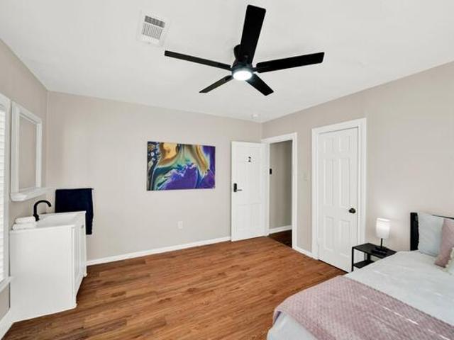 Private Room for Rent in South Houston | Your Own Sink, Smart TV & Desk