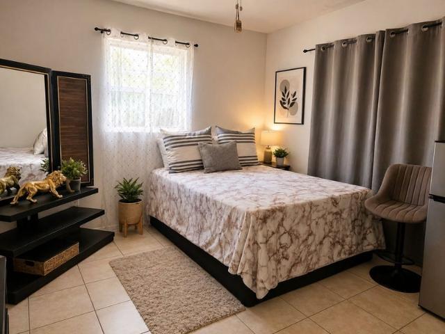 Private Room for Rent in Spacious Home – Parking