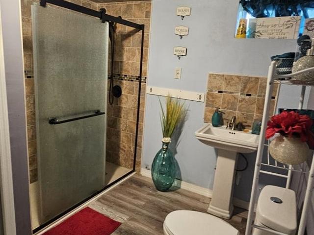 Private room for rent. In quiet neighborhood