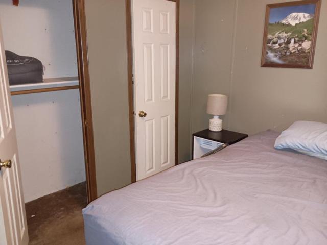 Private room for rent in Raeford nc, very close to
