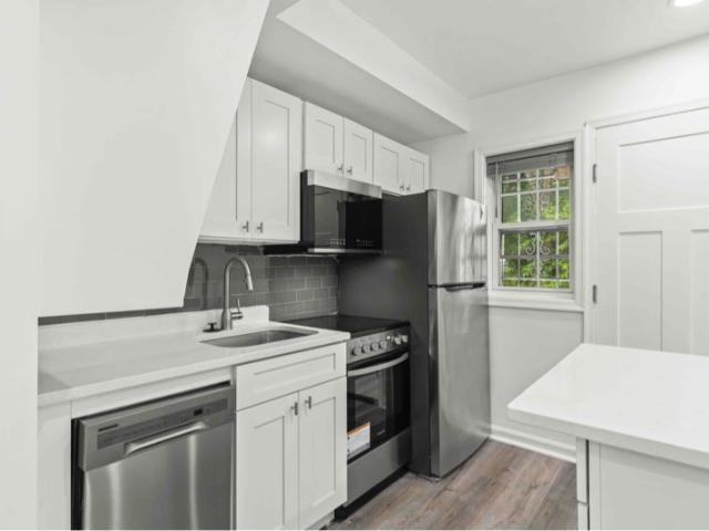 Private Room for rent in Renovated Congress Heigh