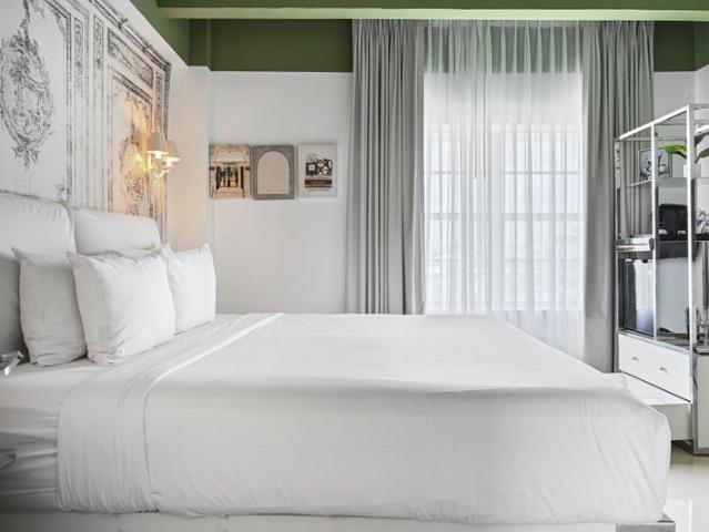 Private room for rent in the heart of South Beach