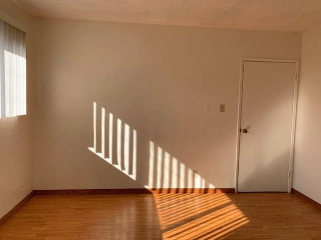 Private Room for Rent – Shared Bath