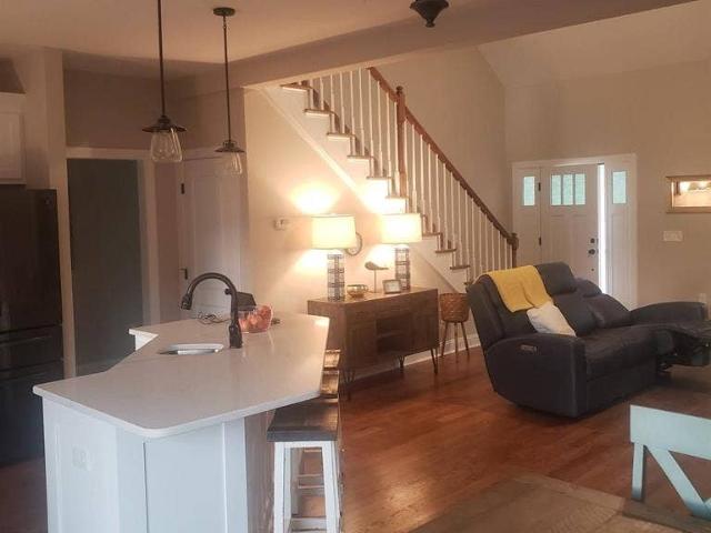 Private room for rent upstairs