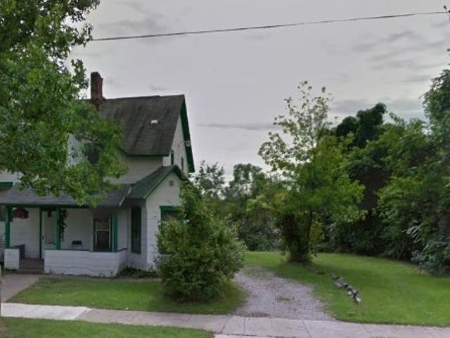 Private Room For RentIn Large Home near downtown