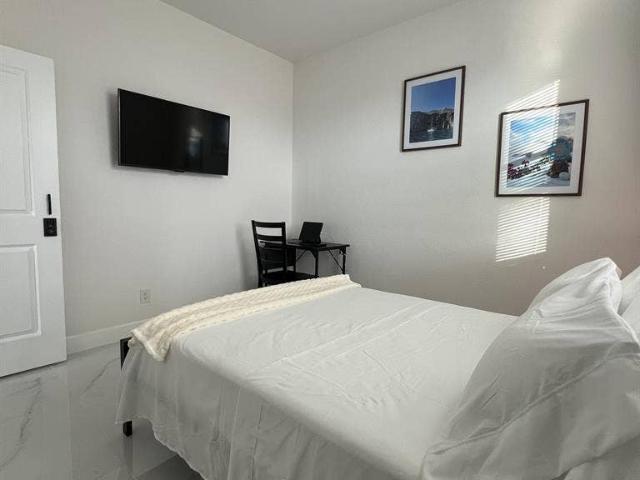 PRIVATE ROOM FOR