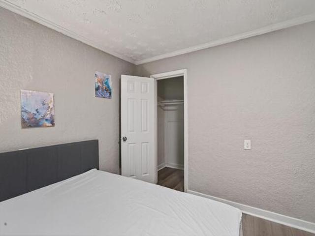 Private Room from $135/Week – Free WiFi, Laundry & More!