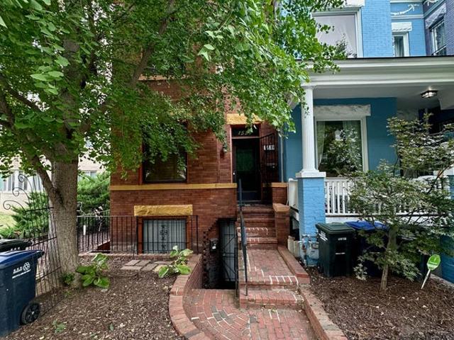 Private room in 3BR townhouse in Columbia Heights
