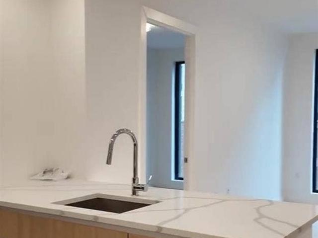 Private room in 2b2b apt