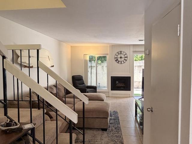 Private room in 2bed/2.5 bath Townhouse