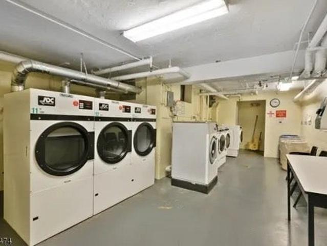 Private Room in 2BR/1BA Fort Lee