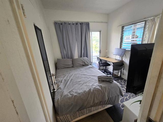 Private room in 4 bedroom house