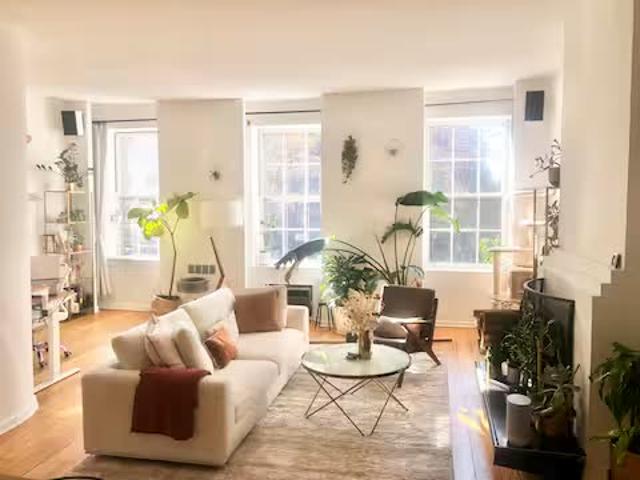 Private room in Chelsea, in cute 2 bed apt
