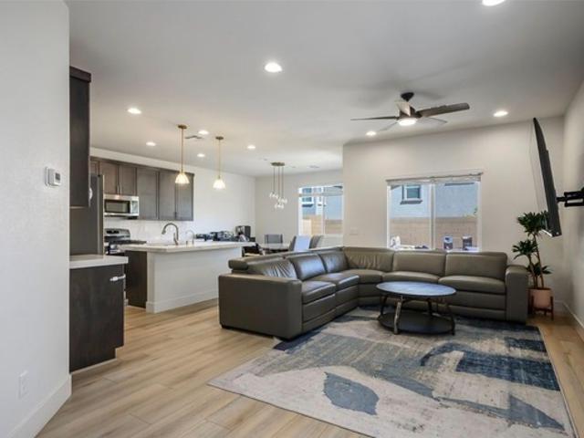 Private Room in Clean Home Mom w/ Young Kids Respectful, Quiet Household