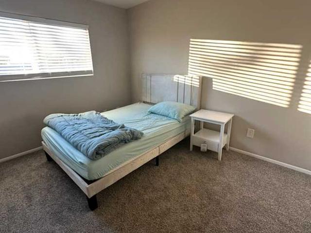 Private Room in Clean, Quiet Student Townhome