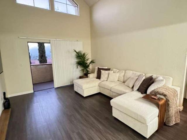 Private Room in a 2 Bed, 2 Bath Apartment