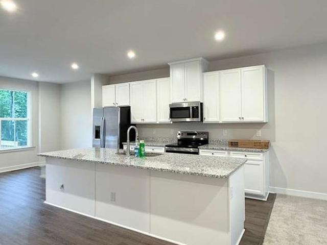 Private room in a brand new townhome — Courtney Cr