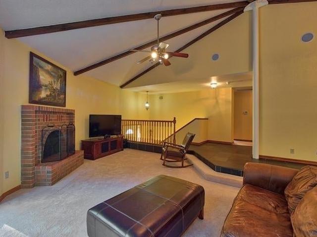 Private room In a nice clean and quiet home. shari