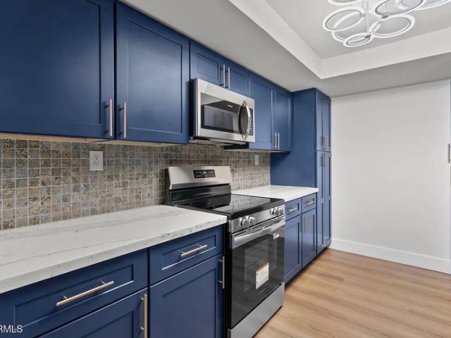 Private Room in Arcadia Condo – Great Location