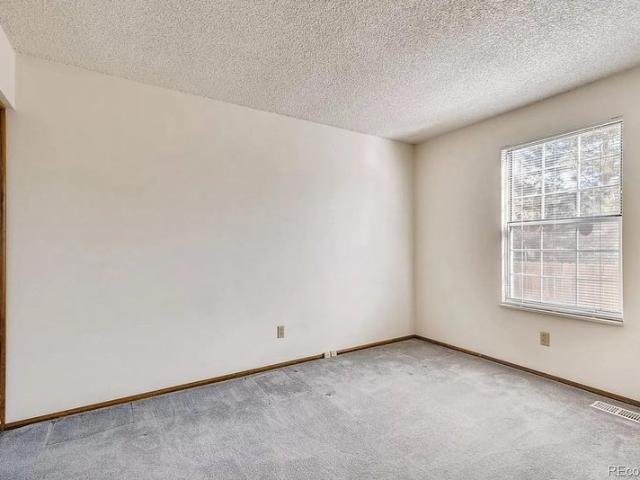 Private Room in Aurora Townhouse_$700 Utilities I