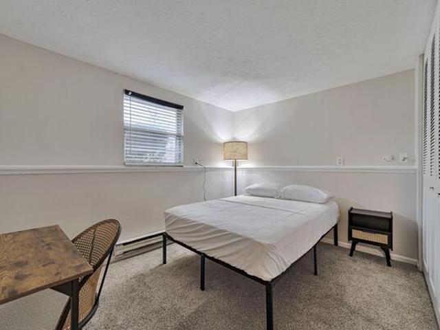 Private Room in Beautiful Upgraded Chesterfield Home All Utilities Included!