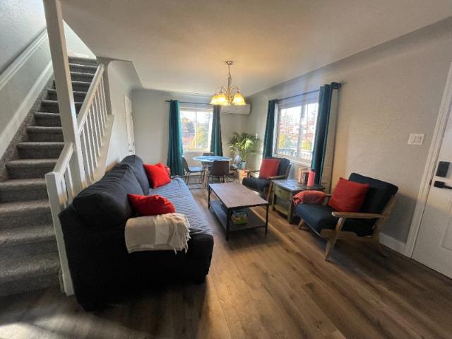 Private room in beautifully remodeled Coliving ho
