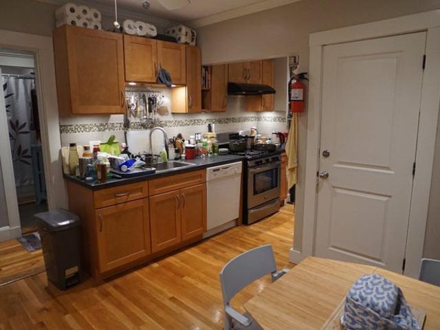 Private room in _BR apartment near Ashmont statio