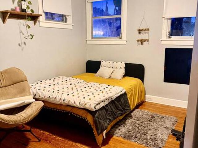 Private Room in Downtown Area