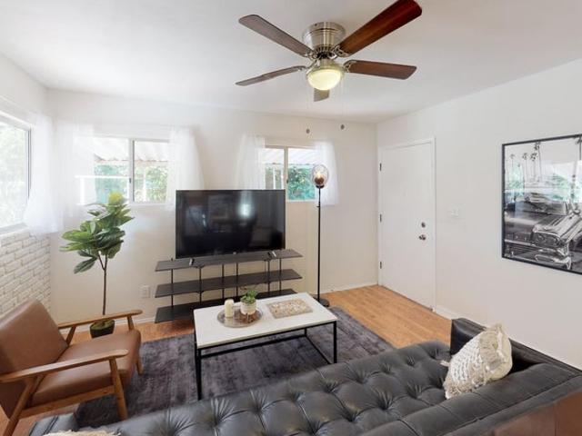 Private Room in Delightful City Heights House with