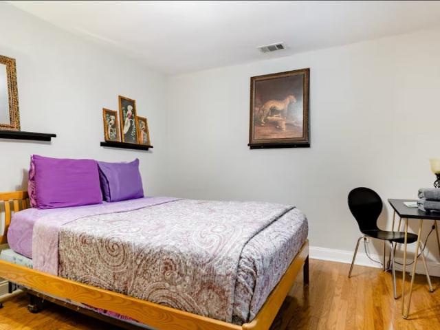 Private Room in Historic Brownstone Apartment